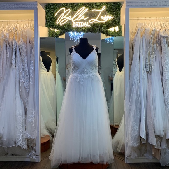 Bella Lusso Bridal | Dresses | New Plus Size Wedding Dress Low Back ...